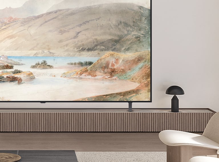 客厅里的 LG OLED 电视一角的特写镜头。特写镜头拍摄支脚和电视。可以看出纤薄的轮廓如何与室内设计相得益彰。
