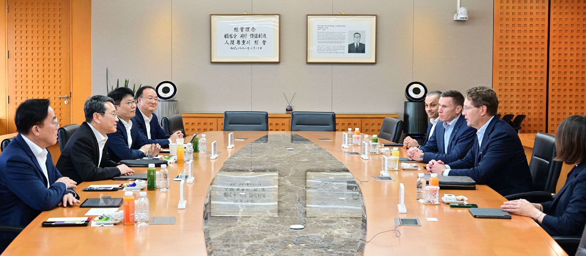 LG and Mercedes-Benz Discuss Expanding “One LG Solution” Collaboration ...