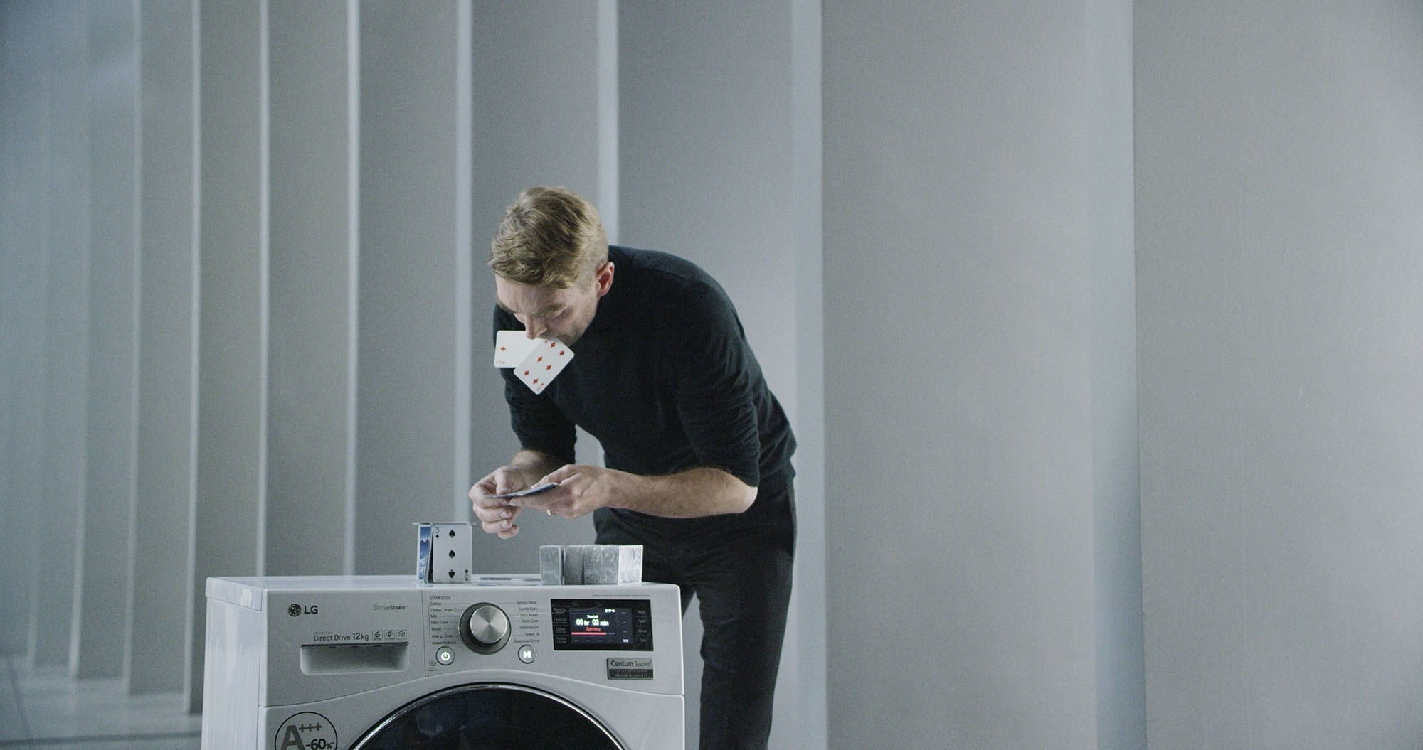 HOUSE OF CARDS BUILT ON RUNNING LG WASHING MACHINE BREAKS GUINNESS ...