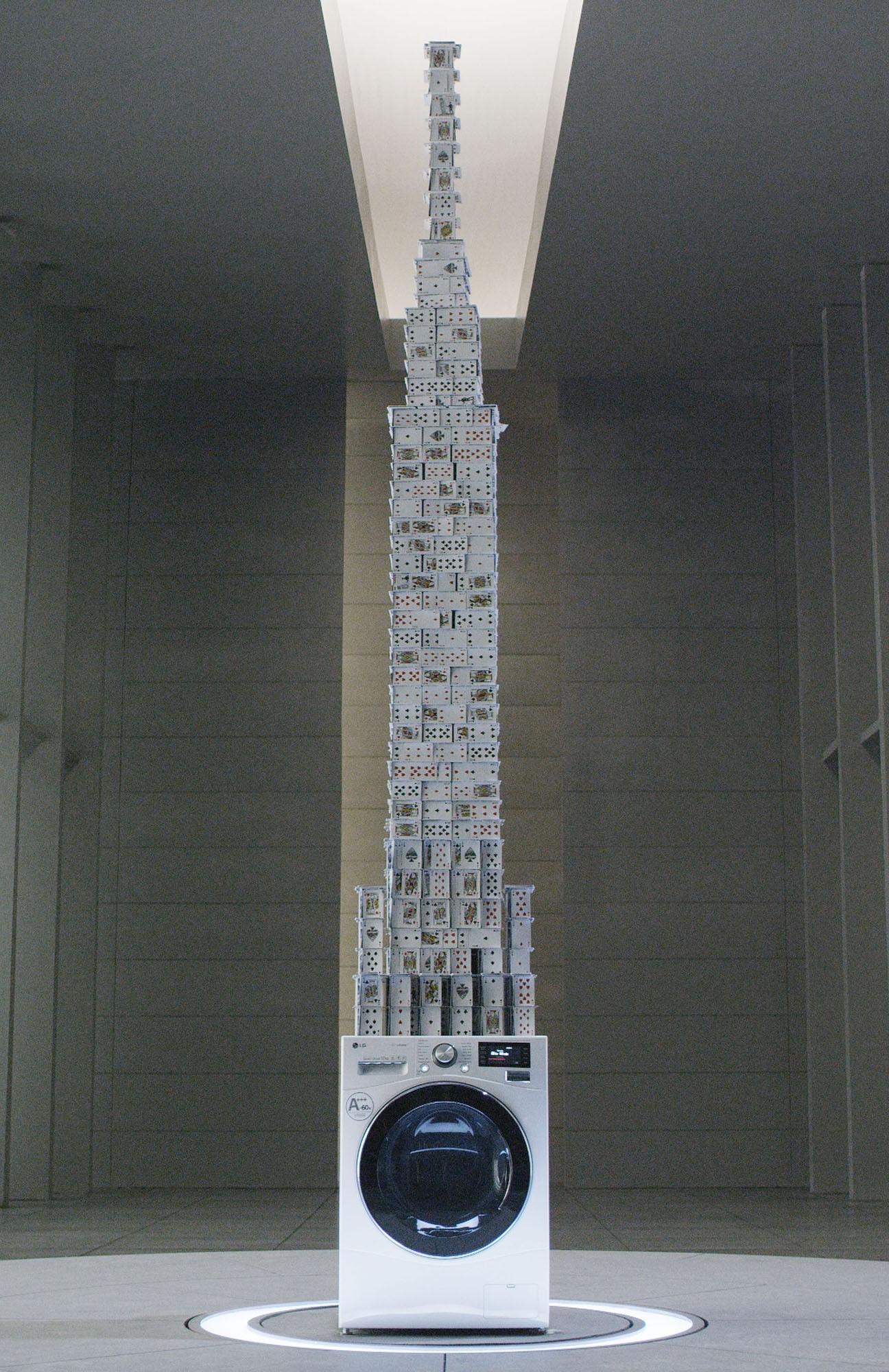 HOUSE OF CARDS BUILT ON RUNNING LG WASHING MACHINE BREAKS GUINNESS ...