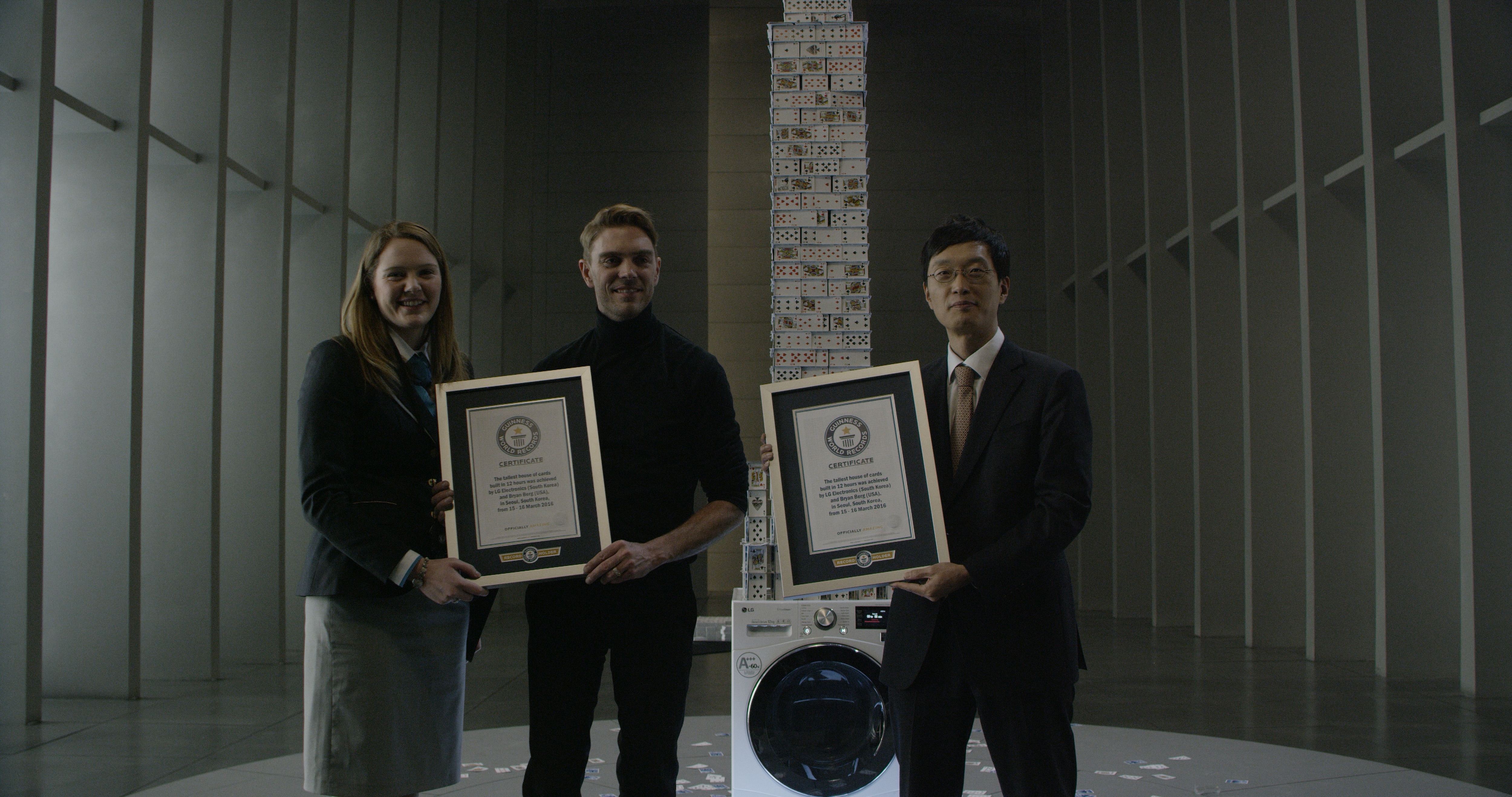 HOUSE OF CARDS BUILT ON RUNNING LG WASHING MACHINE BREAKS GUINNESS ...