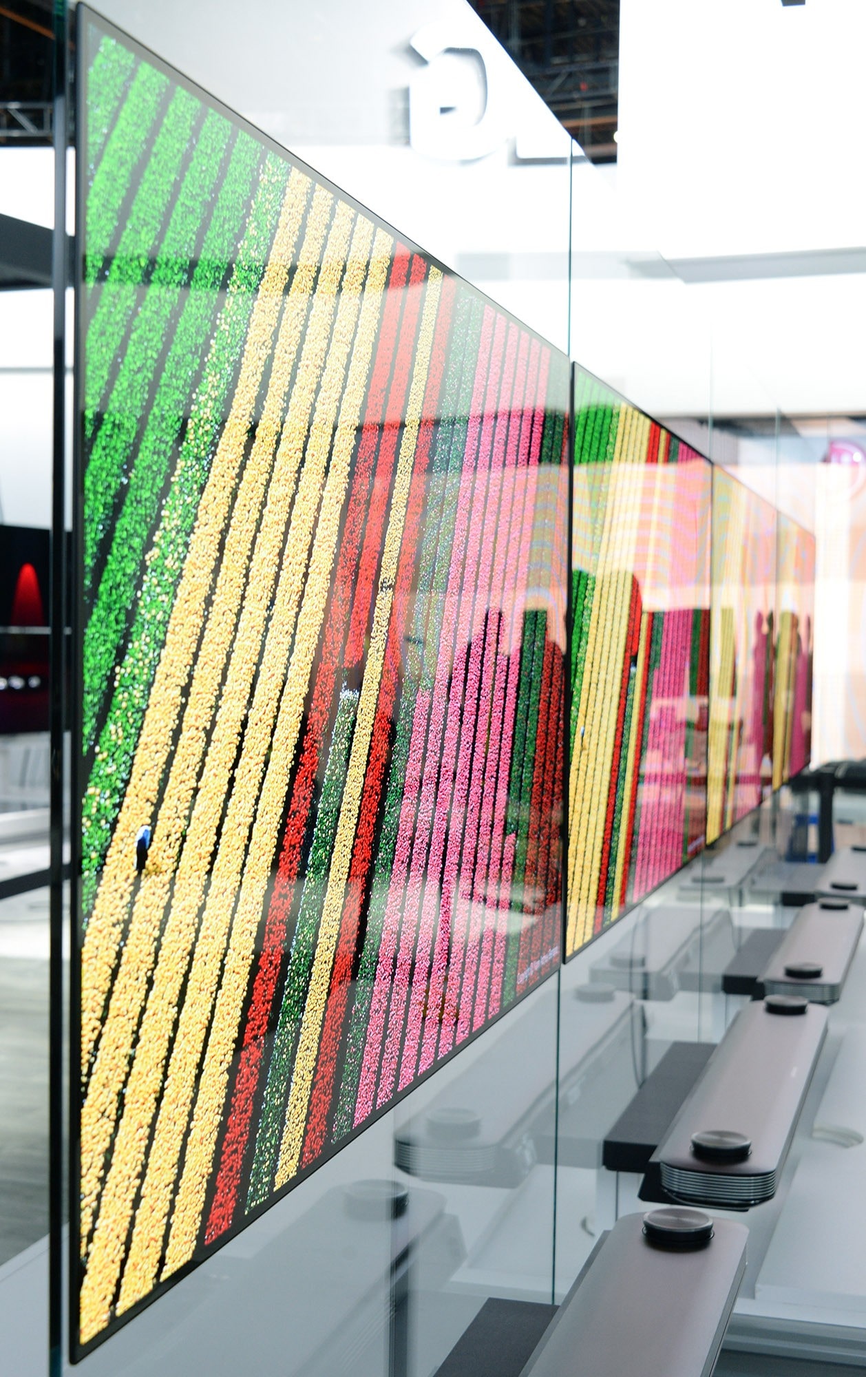 LG SIGNATURE OLED TV W PUSHES TV DESIGN INTO A NEW DIMENSION AT CES ...