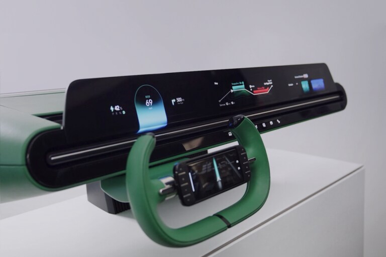 Automotive Display | LG Mobility