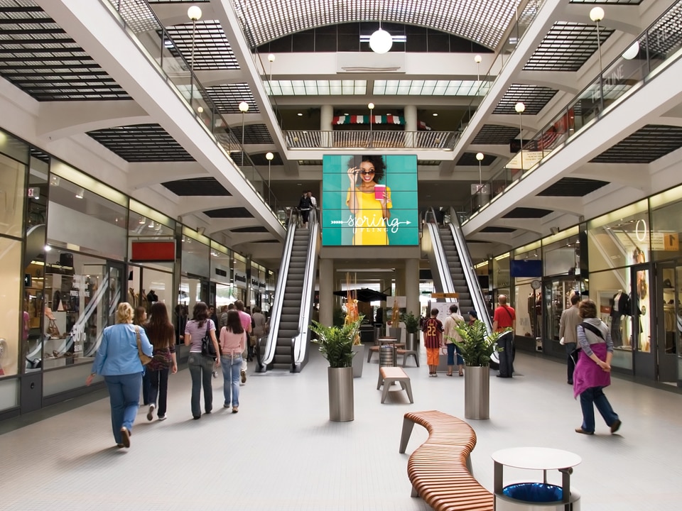 Retail Signage & Window Displays | Vertical Markets Solutions | LG US ...